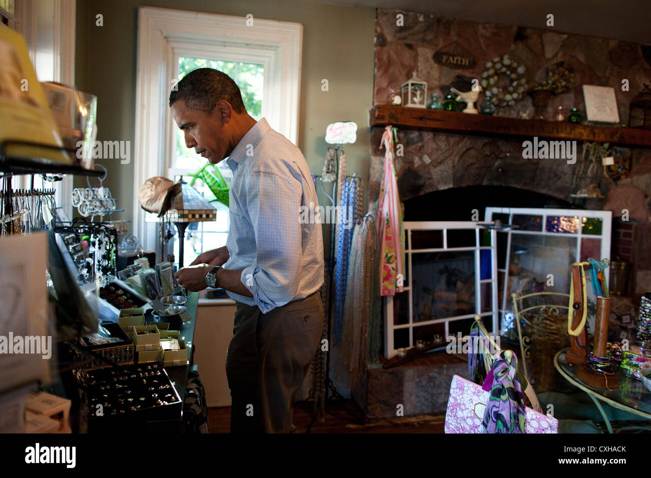 US President Barack Obama browses crafts and antiques at Grasshoppers ...