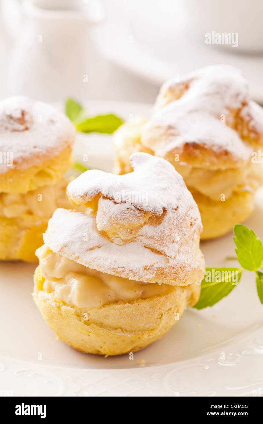 Creme puff hi-res stock photography and images - Alamy