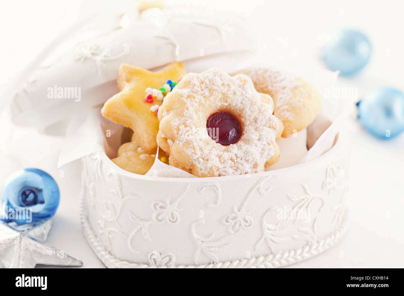 Food in white box hi-res stock photography and images - Alamy