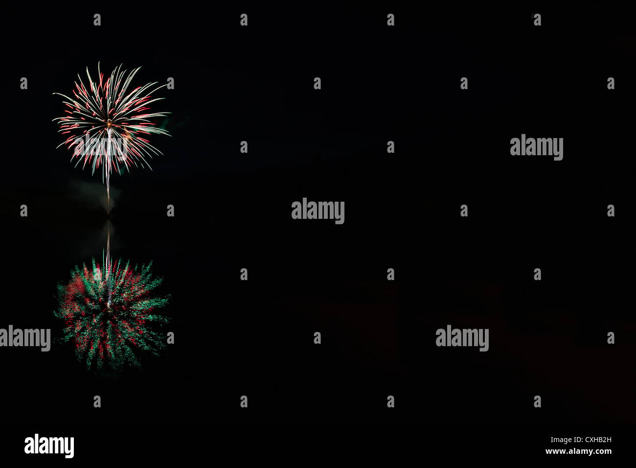 Fireworks in night sky close hi-res stock photography and images - Alamy