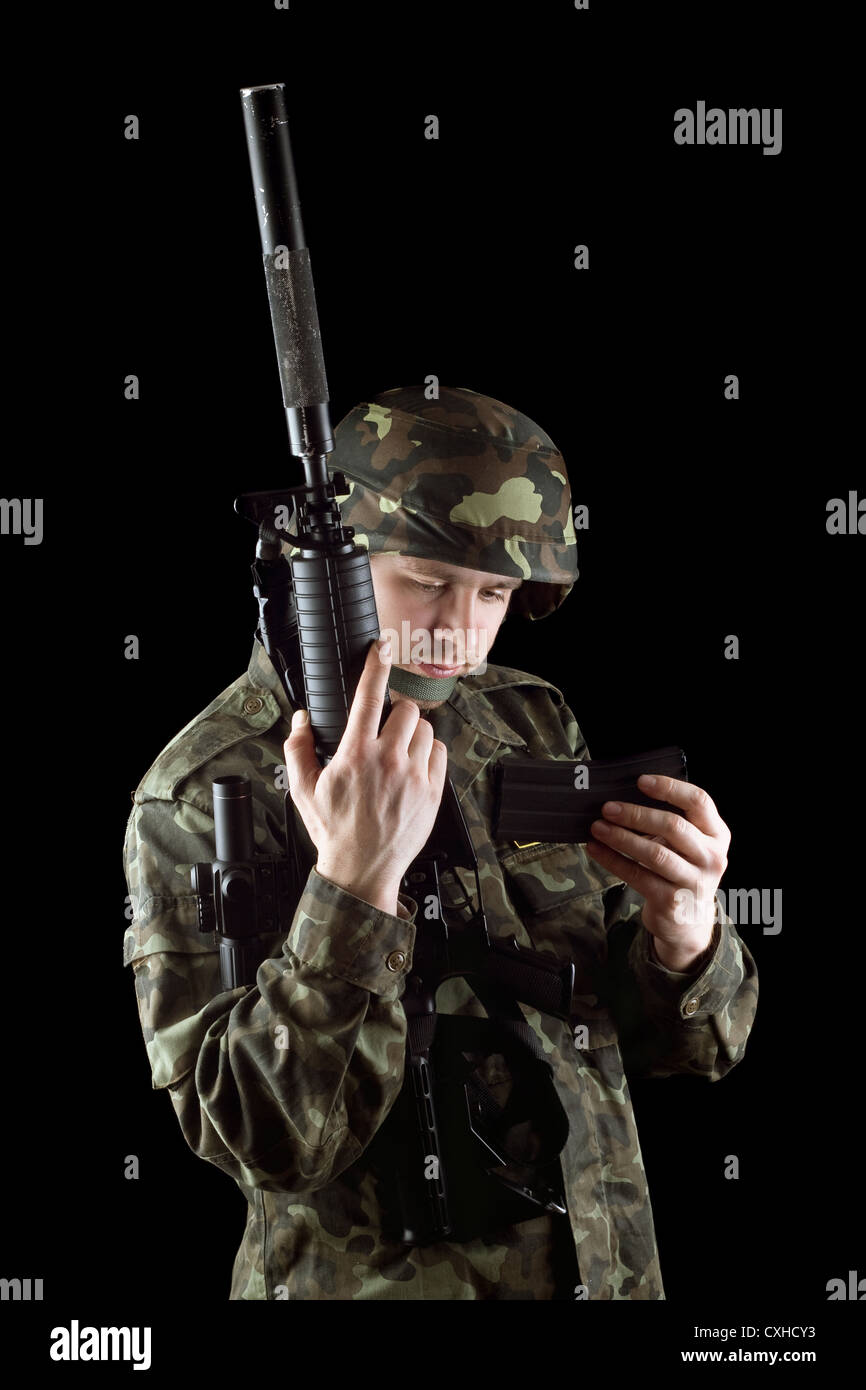Soldier changing magazine of m16 Stock Photo - Alamy
