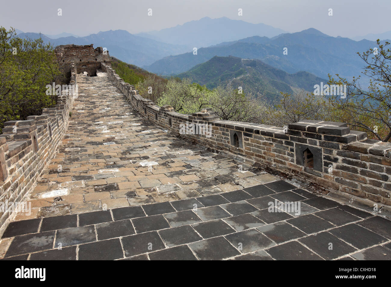 The Mutianyu section of the Great Wall of China, Mutianyu valley ...