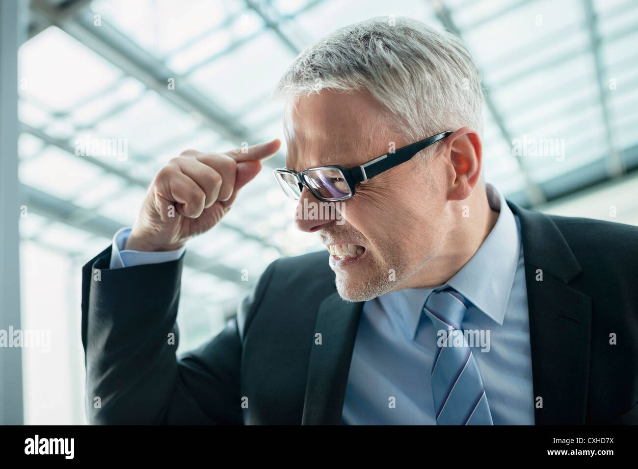 Man tapping forehead hi-res stock photography and images - Alamy