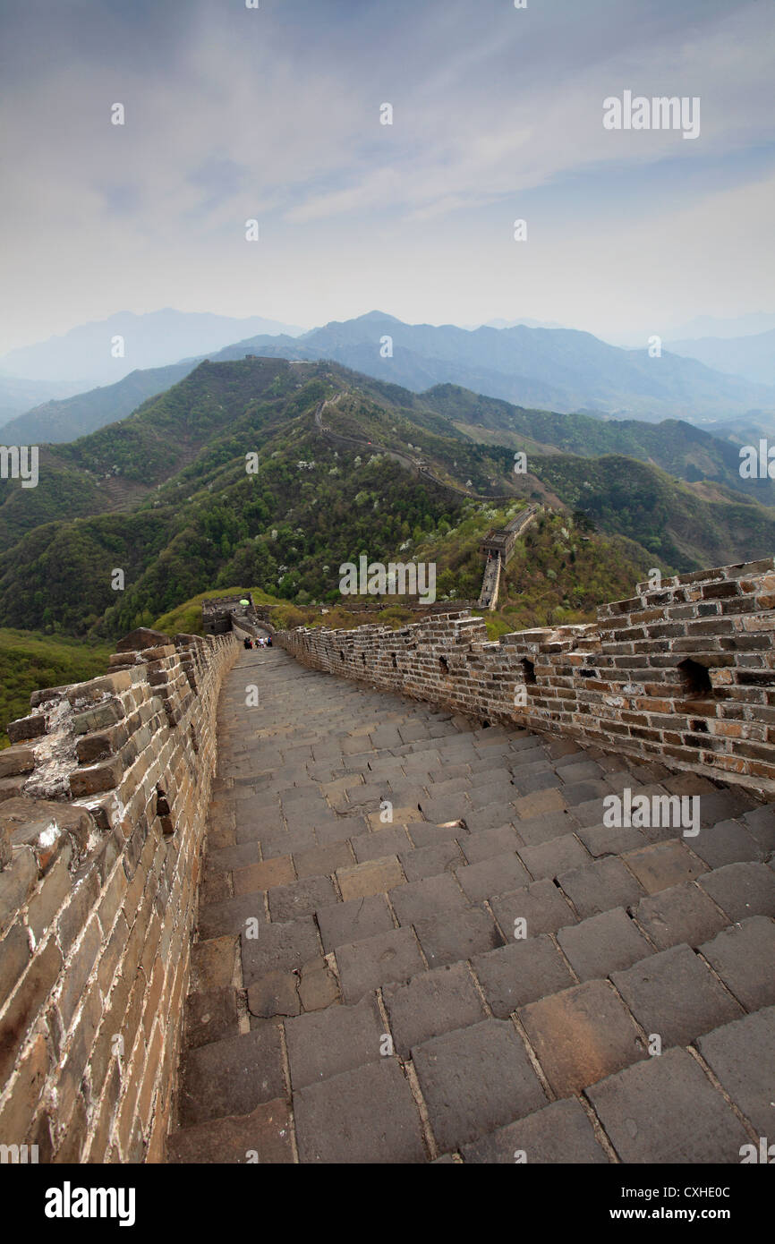 The Mutianyu section of the Great Wall of China, Mutianyu valley ...
