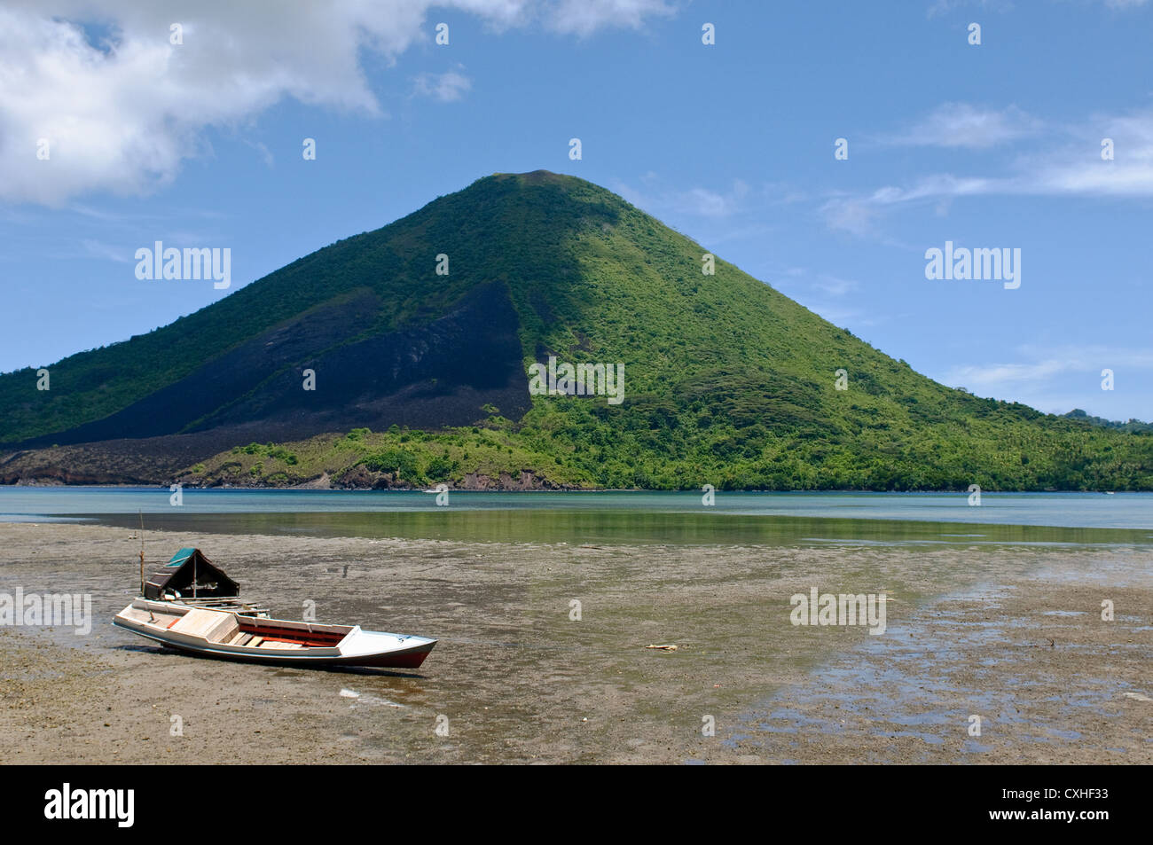 Gunung Api volcano, Banda islands, Indonesia Stock Photo - Alamy