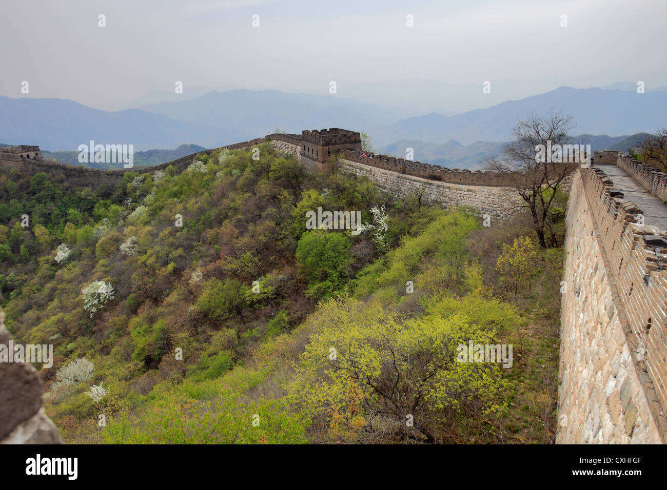 The Mutianyu section of the Great Wall of China, Mutianyu valley ...