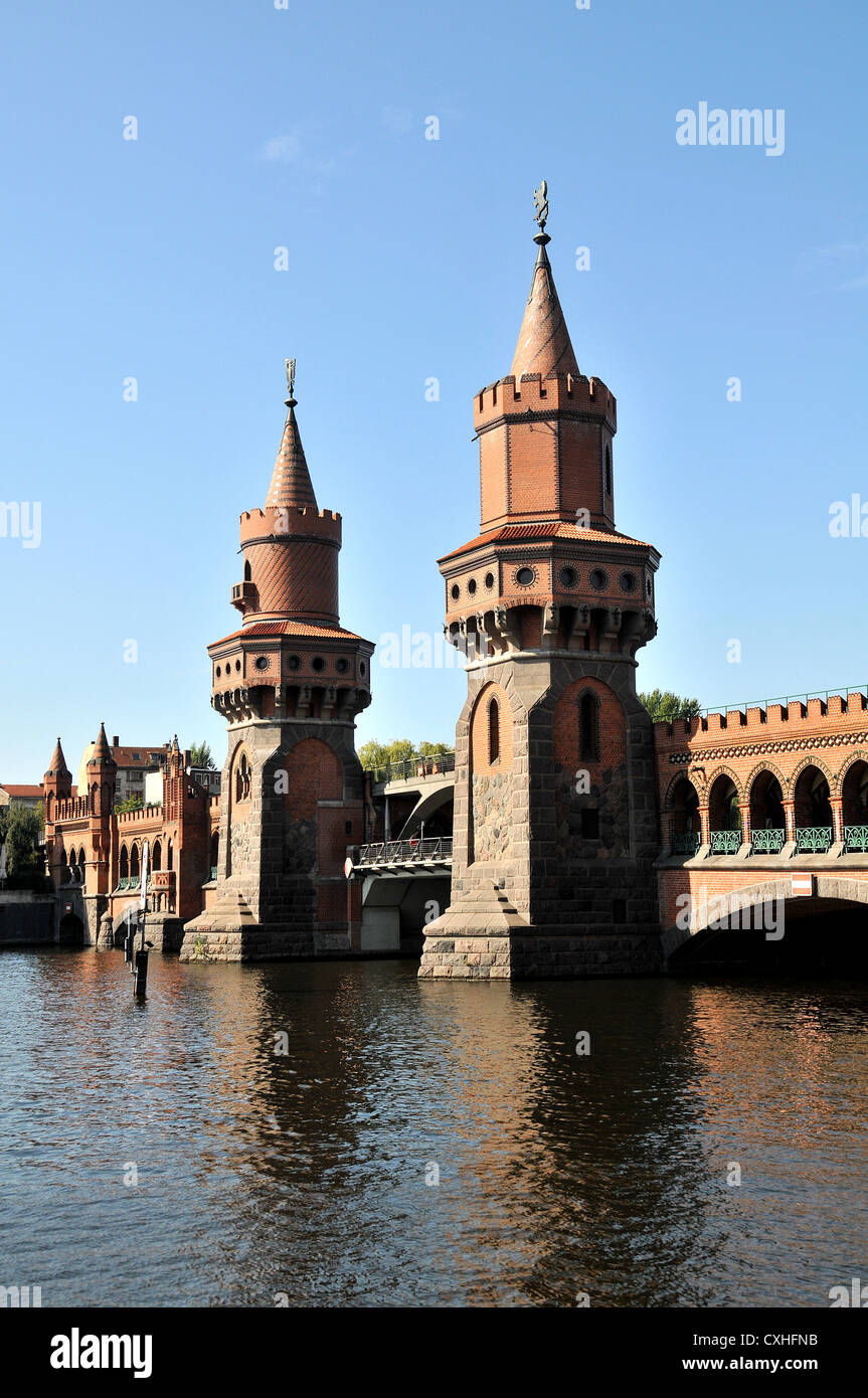 Oberbaum bridge Berlin Germany Stock Photo - Alamy