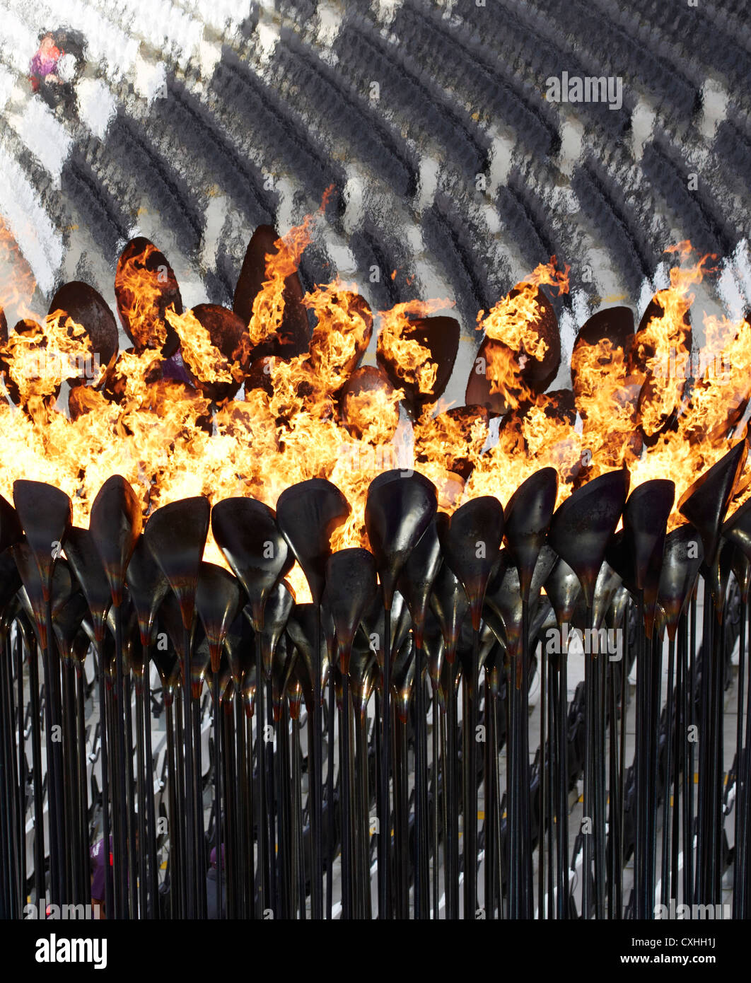 Thomas heatherwick cauldron hi-res stock photography and images - Alamy
