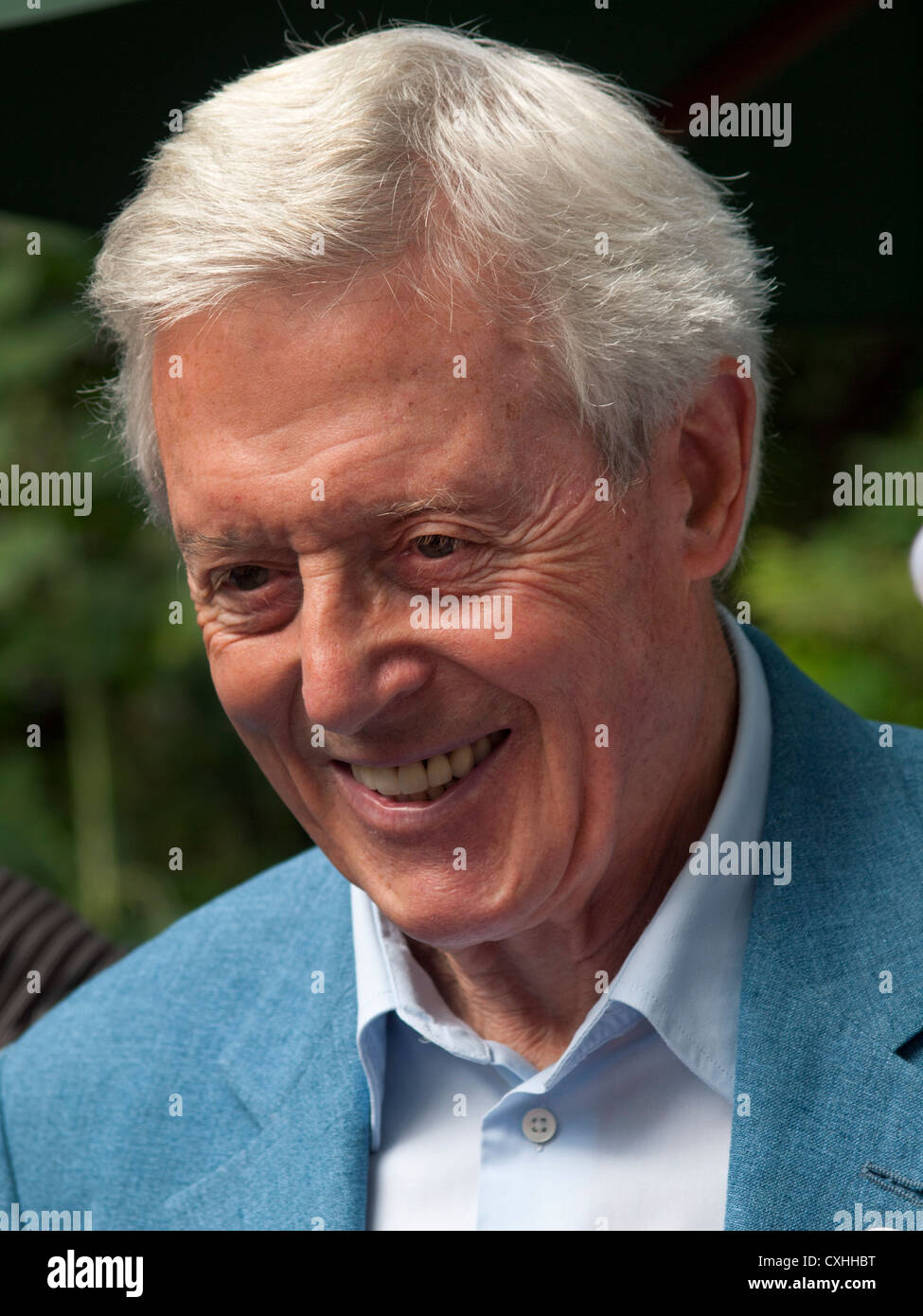 Tv presenter michael aspel hi-res stock photography and images - Alamy