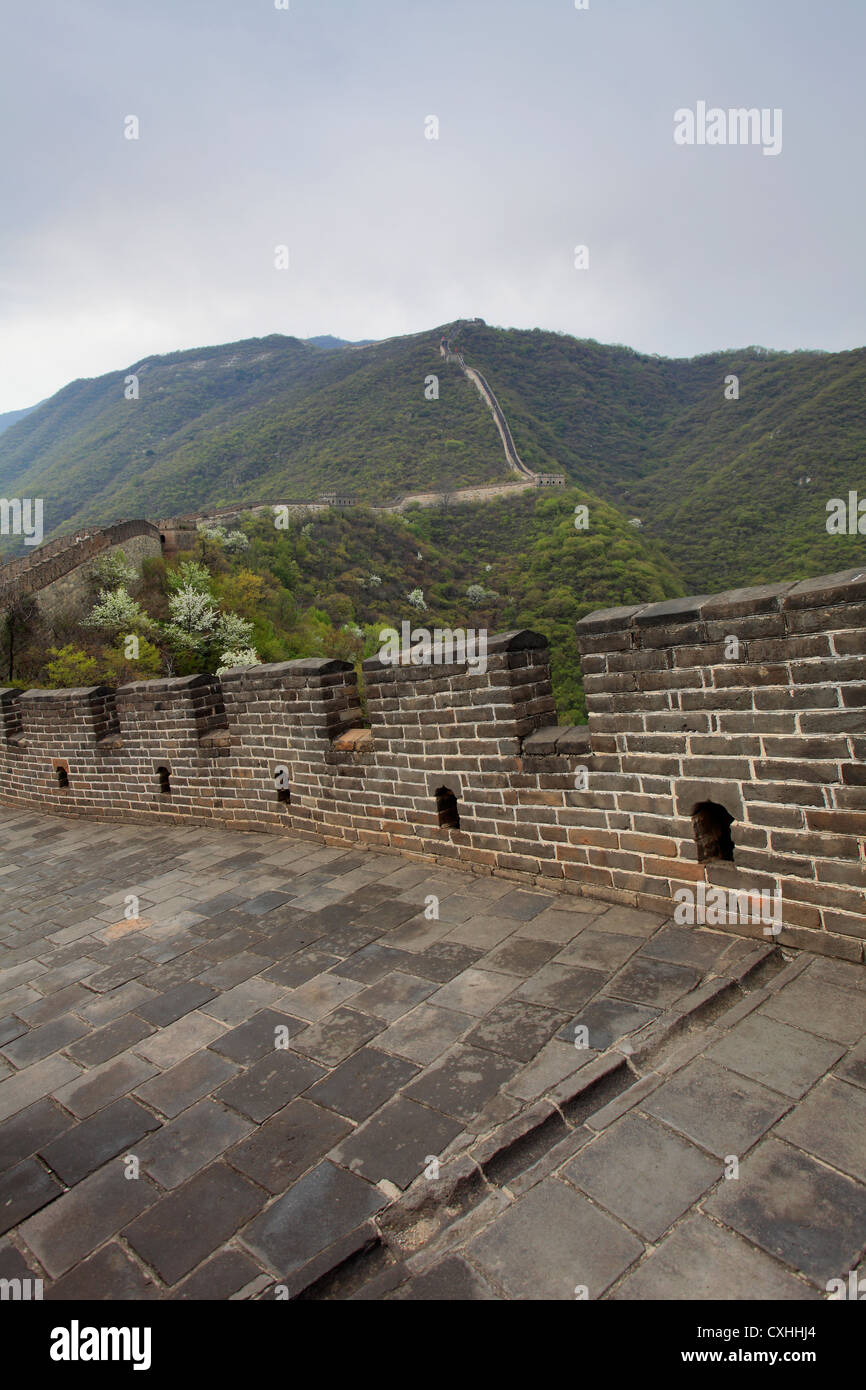 The Mutianyu section of the Great Wall of China, Mutianyu valley ...