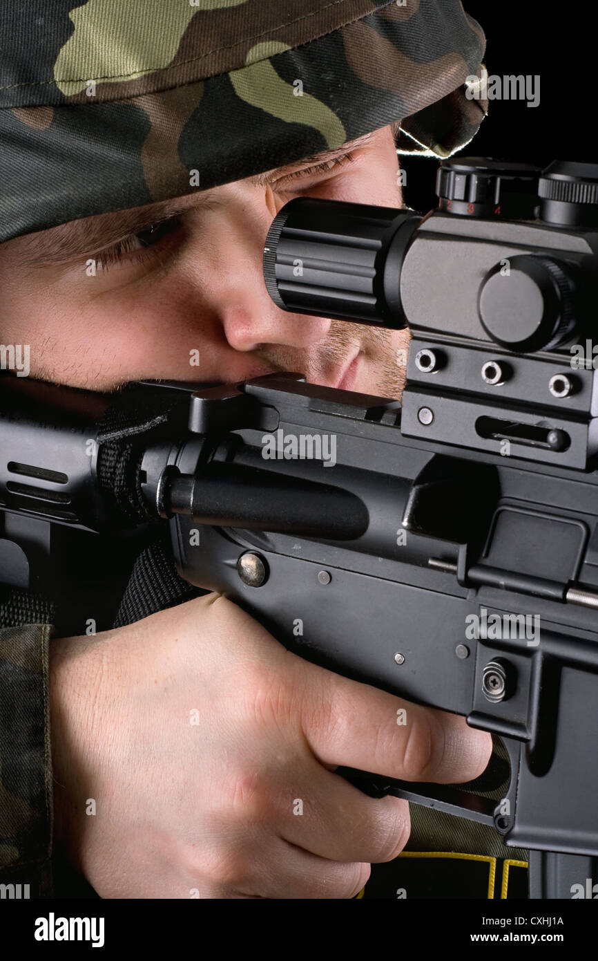 Soldier looking in the sight Stock Photo - Alamy