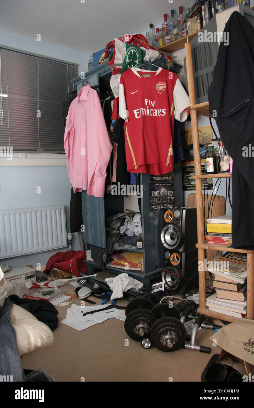 An untidy teenage boy's room Stock Photo - Alamy