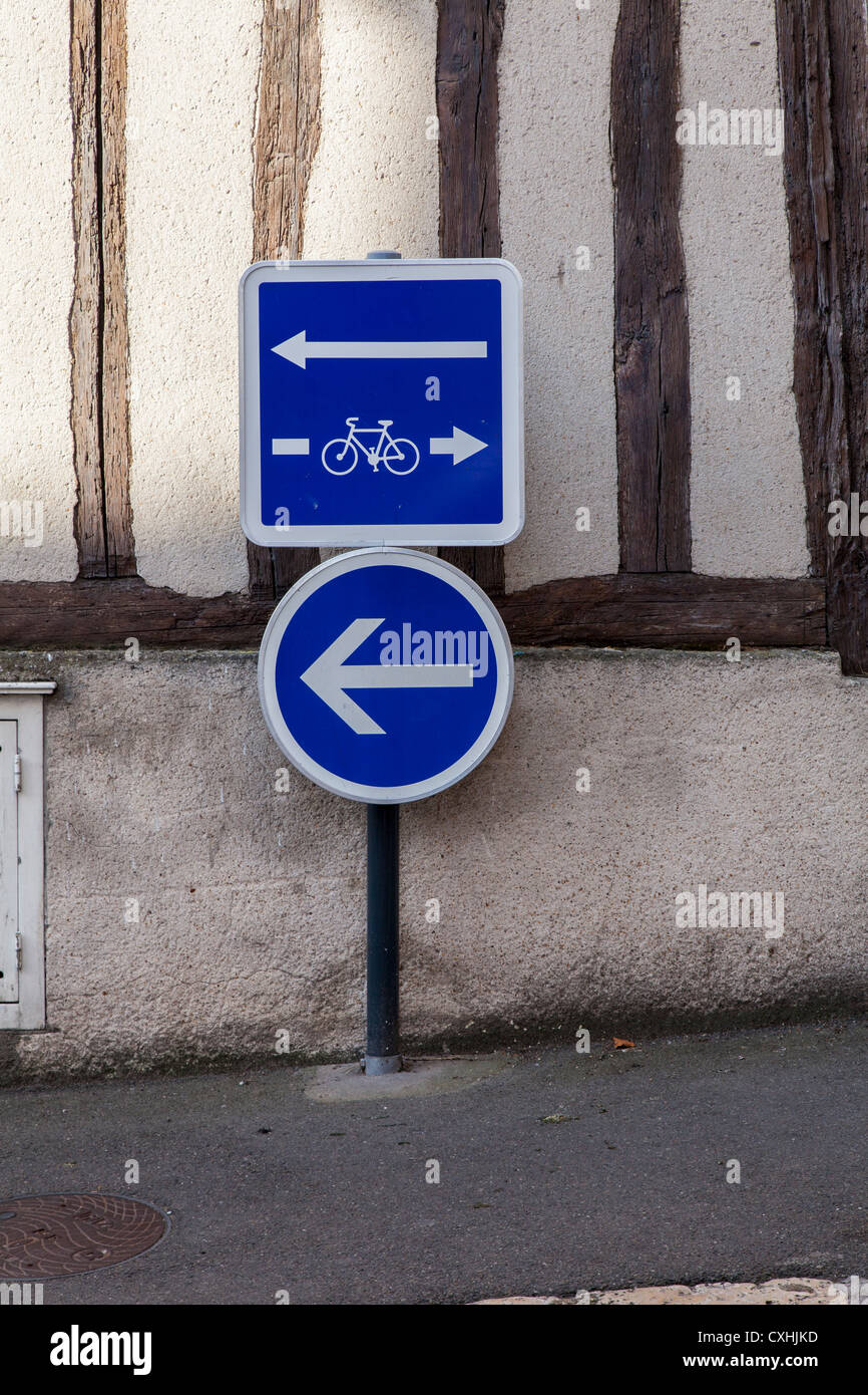 Confusing road signs hi-res stock photography and images - Alamy