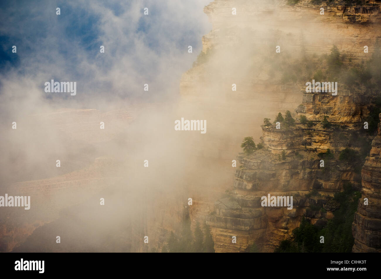 Fog in canyon hi-res stock photography and images - Alamy