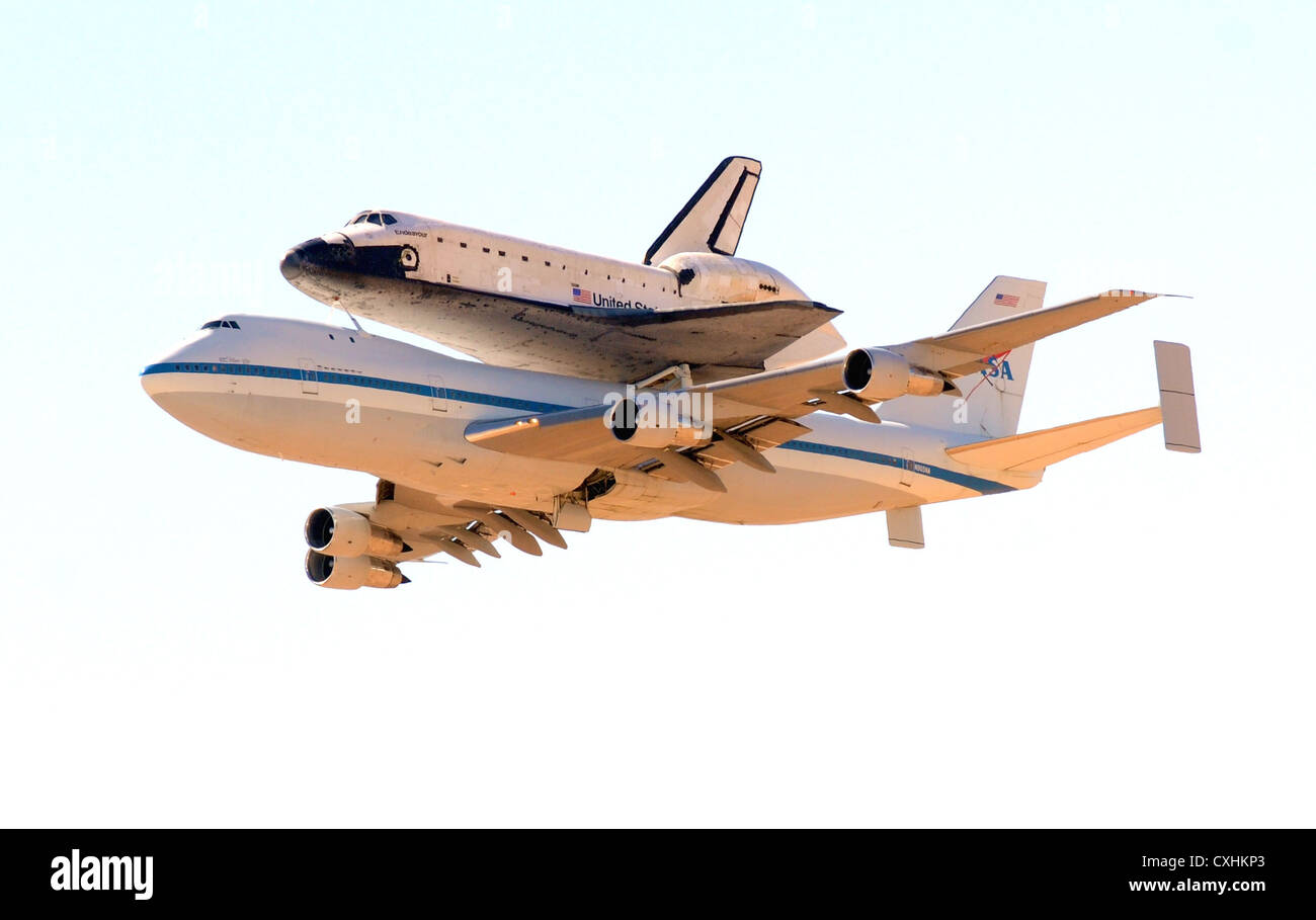 Nasas iconic space shuttle endeavor hi-res stock photography and images ...