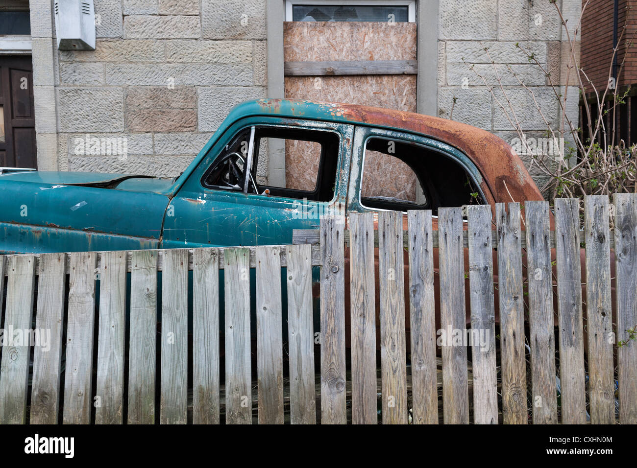 Old rusty vintage car parked in garden of a boarded up house in Larkhall Stock Photo - Alamy