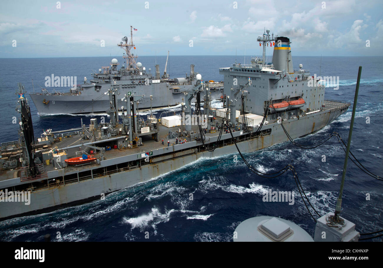 Amphibious assault ship uss bonhomme richard lhd 9 hi-res stock ...