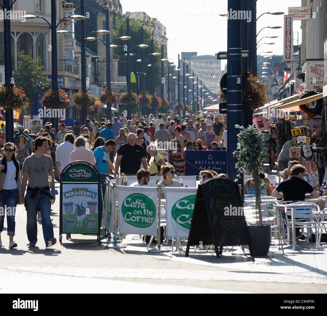 Crowded street hi-res stock photography and images - Alamy
