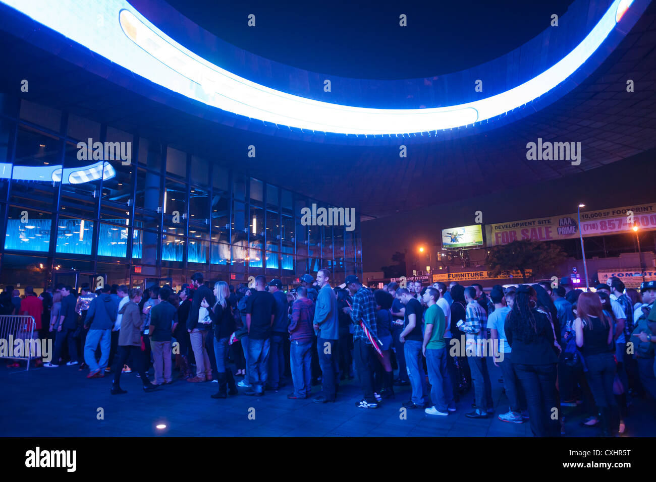 Crowds arrive on opening night for the Barclays Center in Brooklyn in ...