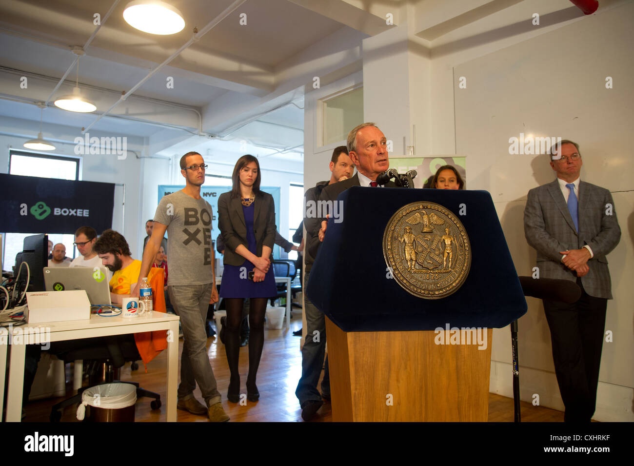 NY Mayor Mike Bloomberg visits Boxee's Headquarters in the Chelsea ...