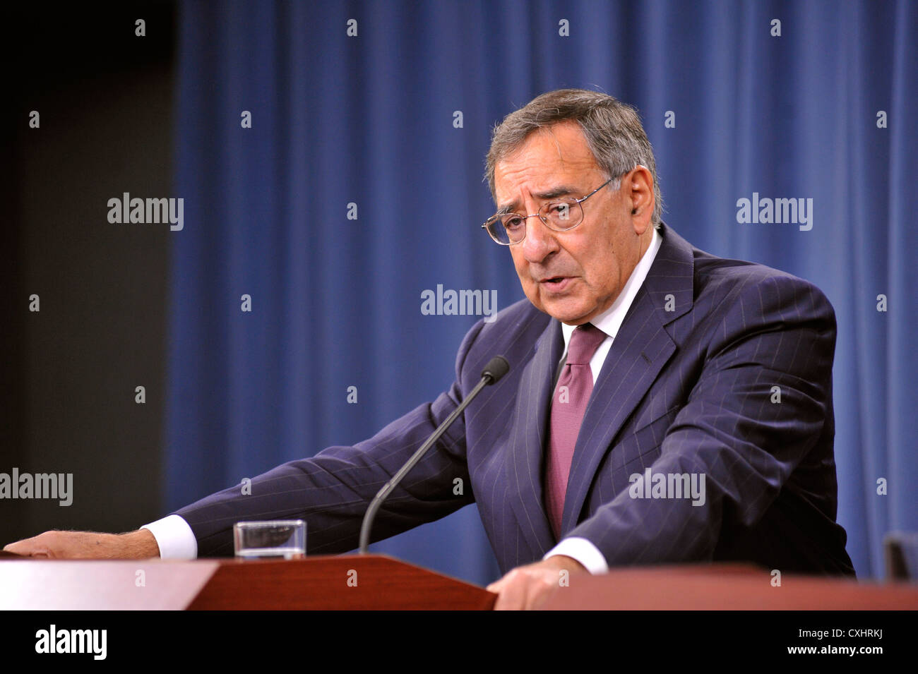 Secretary of Defense Leon E. Panetta and Canadian Minister of National ...