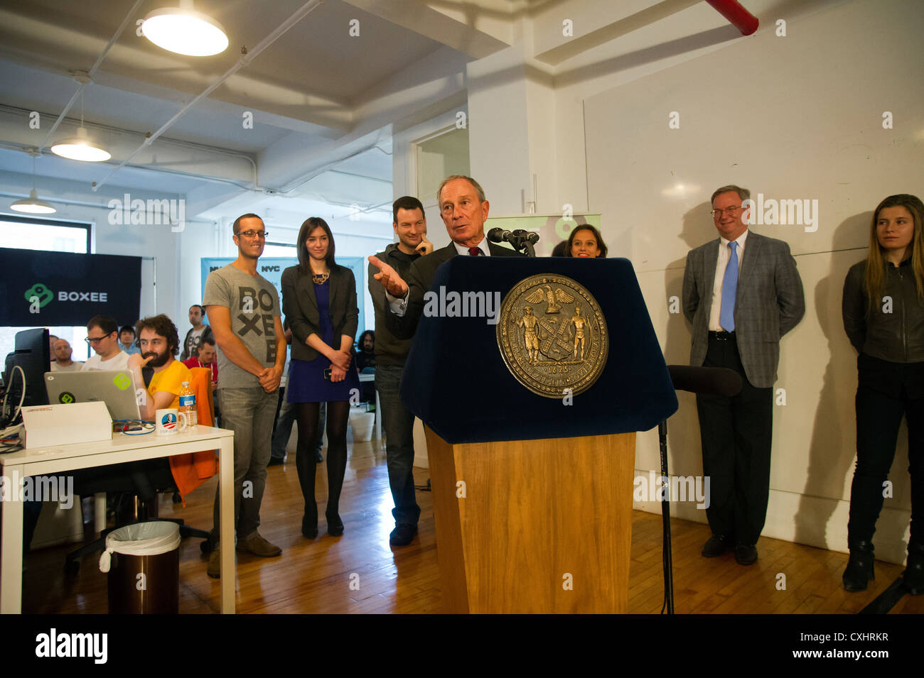 NY Mayor Mike Bloomberg visits Boxee's Headquarters in the Chelsea ...