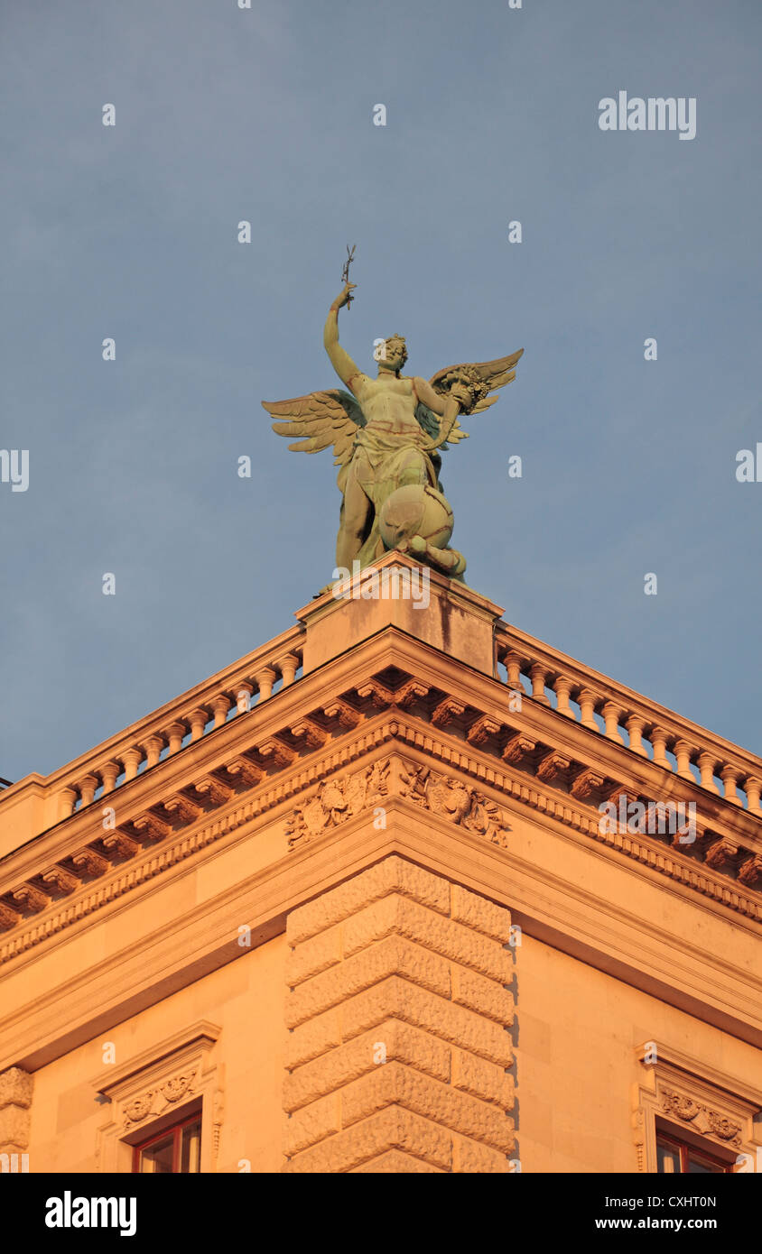 Statue on the corner of the Neue Burg in the Heldenplatz, Hofburg ...