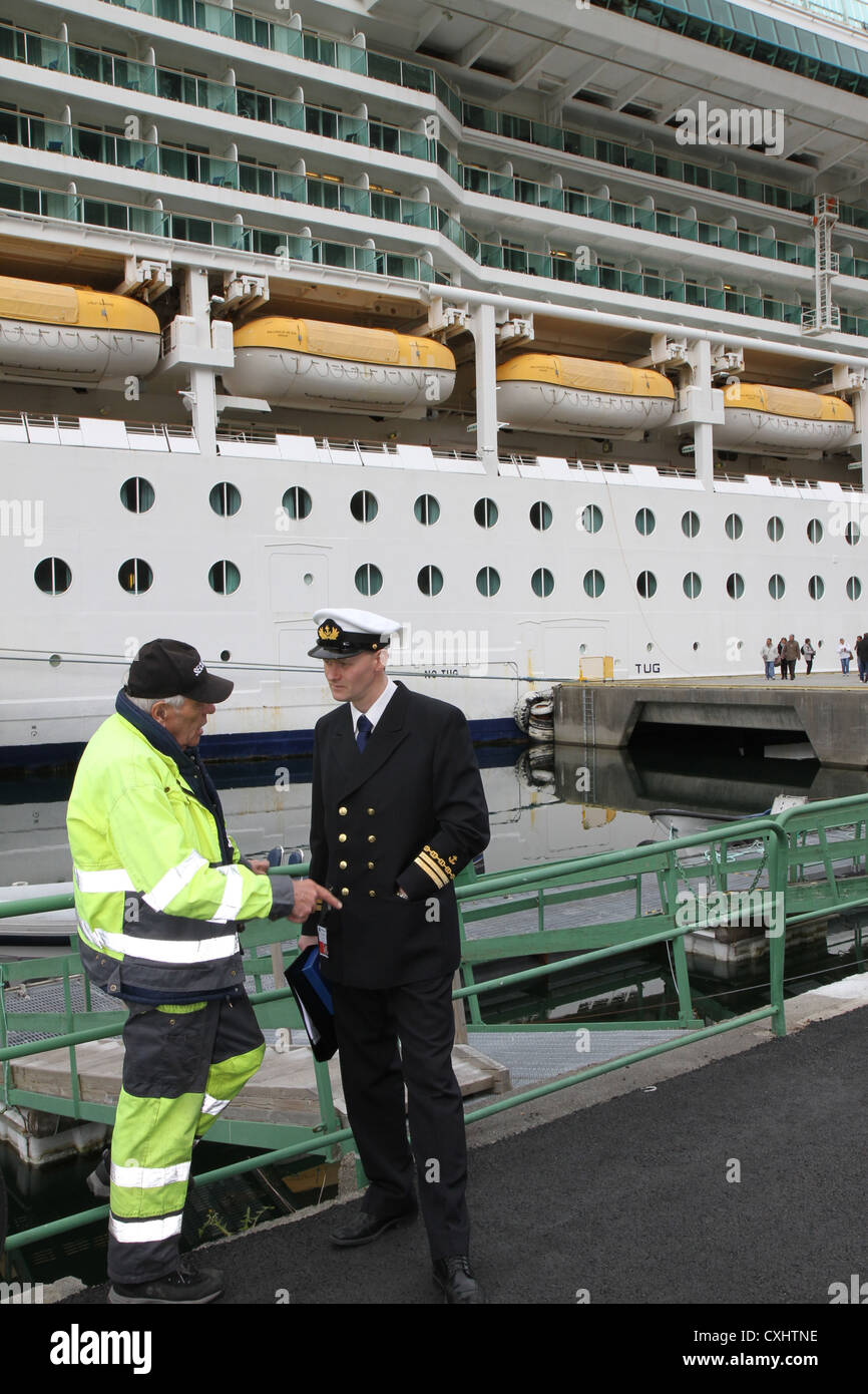 Cruise ship officer hi-res stock photography and images - Alamy