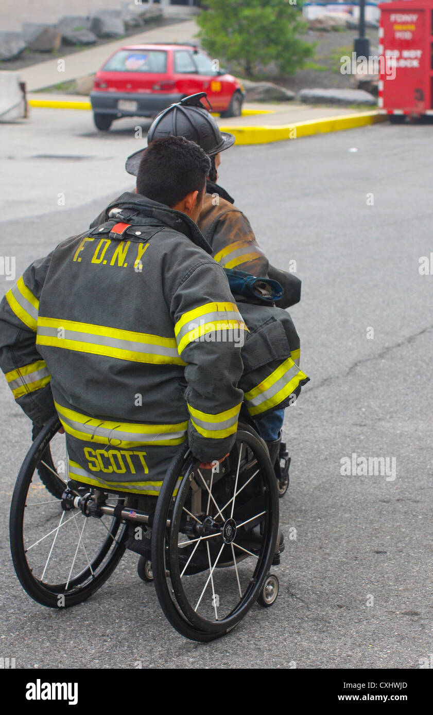 NEW YORK - Peter Park, a resident of Champaigne, Ill., and Nick Beach ...