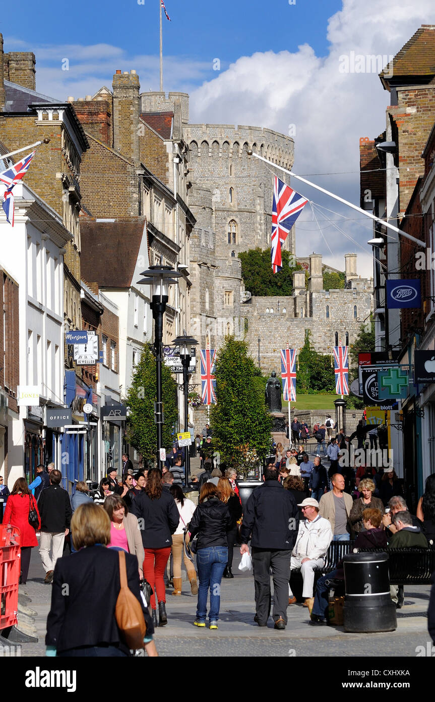 Windsor high street hi-res stock photography and images - Alamy