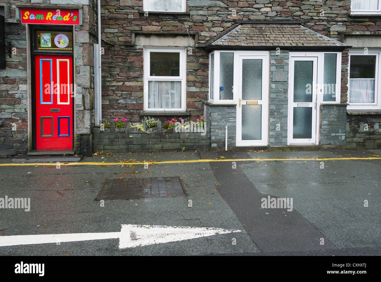 Bright red door to Sam Read's bookshop Grasmere town Lake District ...