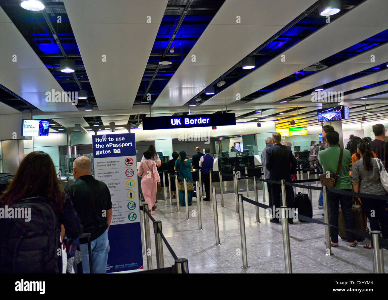 Customs officer airport High Resolution Stock Photography and Images ...