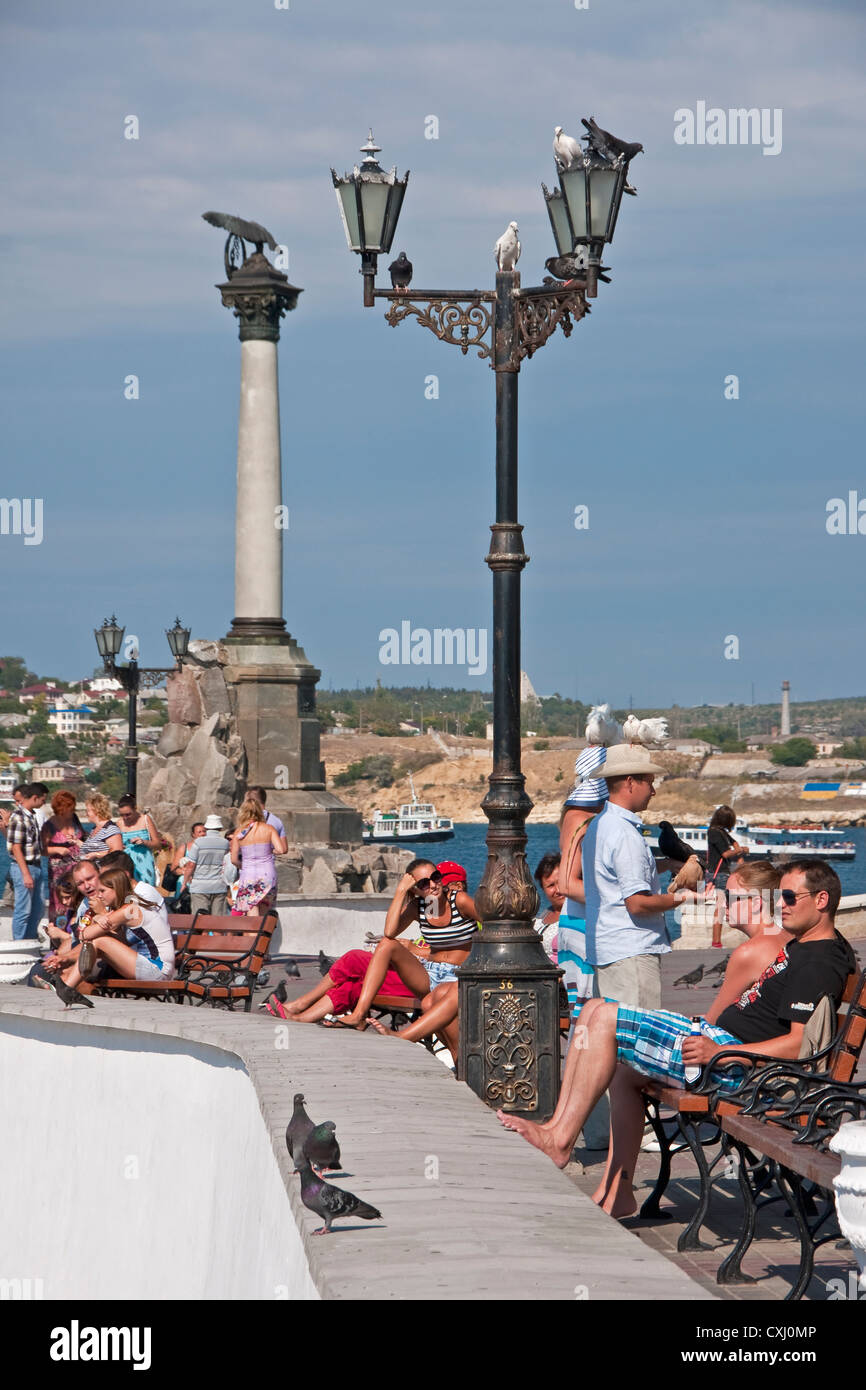 Promenade along Sevastopol waterfront near Monument to Lost Ships Stock ...