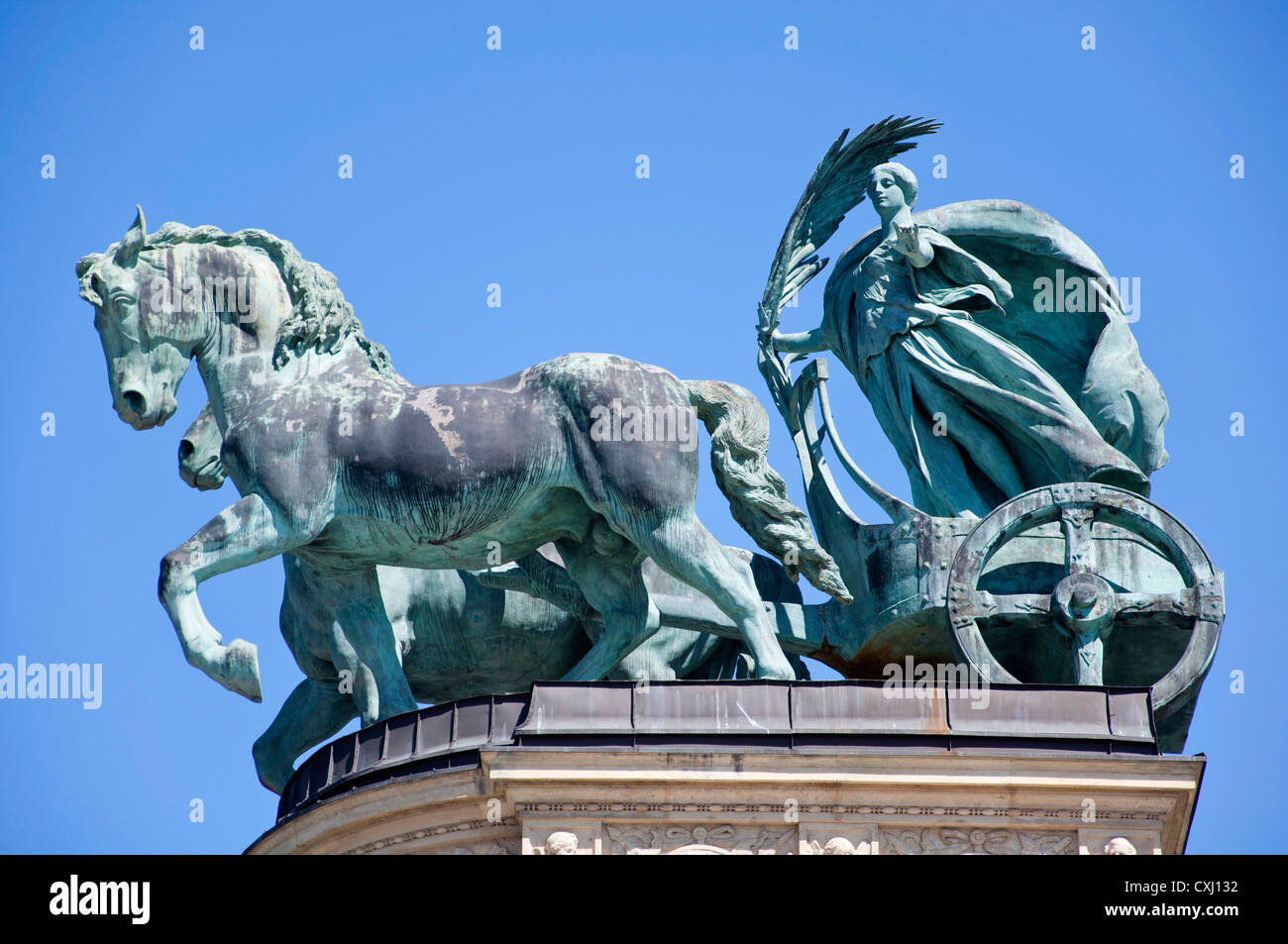 Statue heroes square hi-res stock photography and images - Alamy