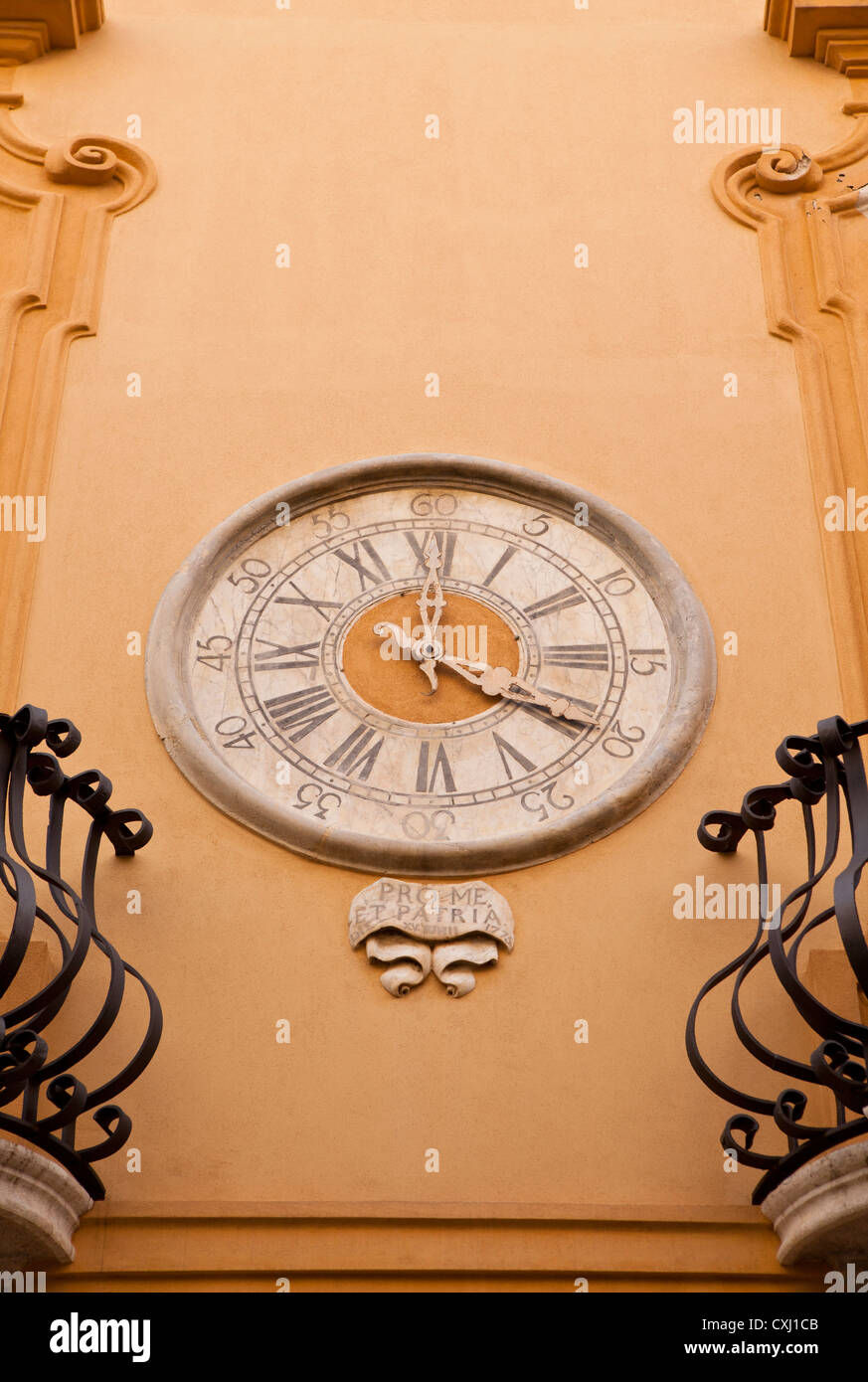 12 40 on clock hi-res stock photography and images - Alamy
