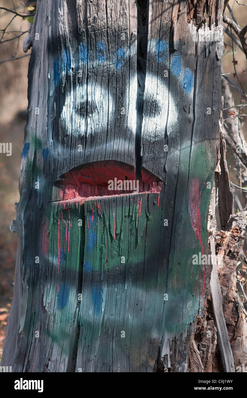 Funny face in tree trunk hi-res stock photography and images - Alamy