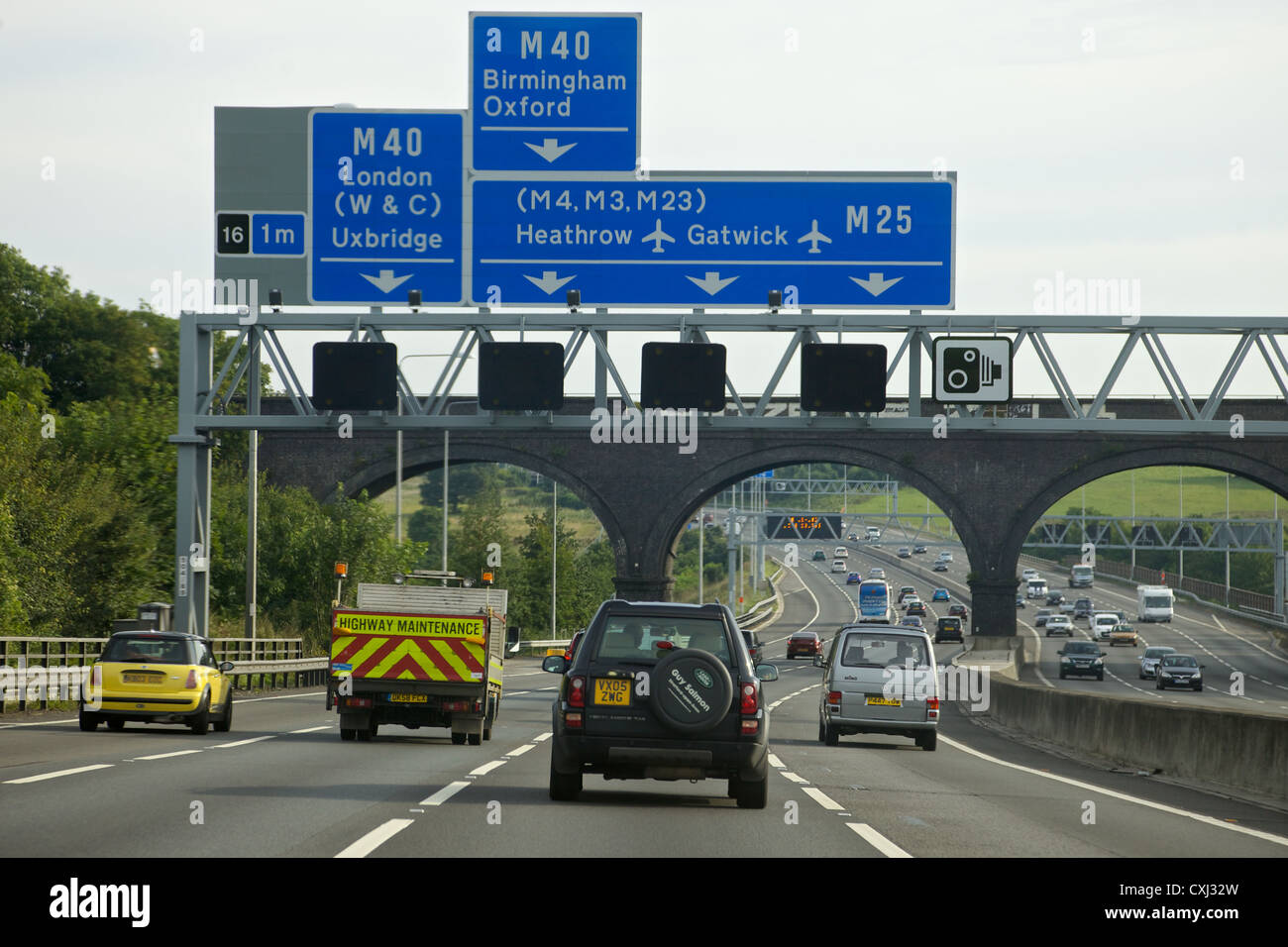 M25 motorway road signs hi-res stock photography and images - Alamy