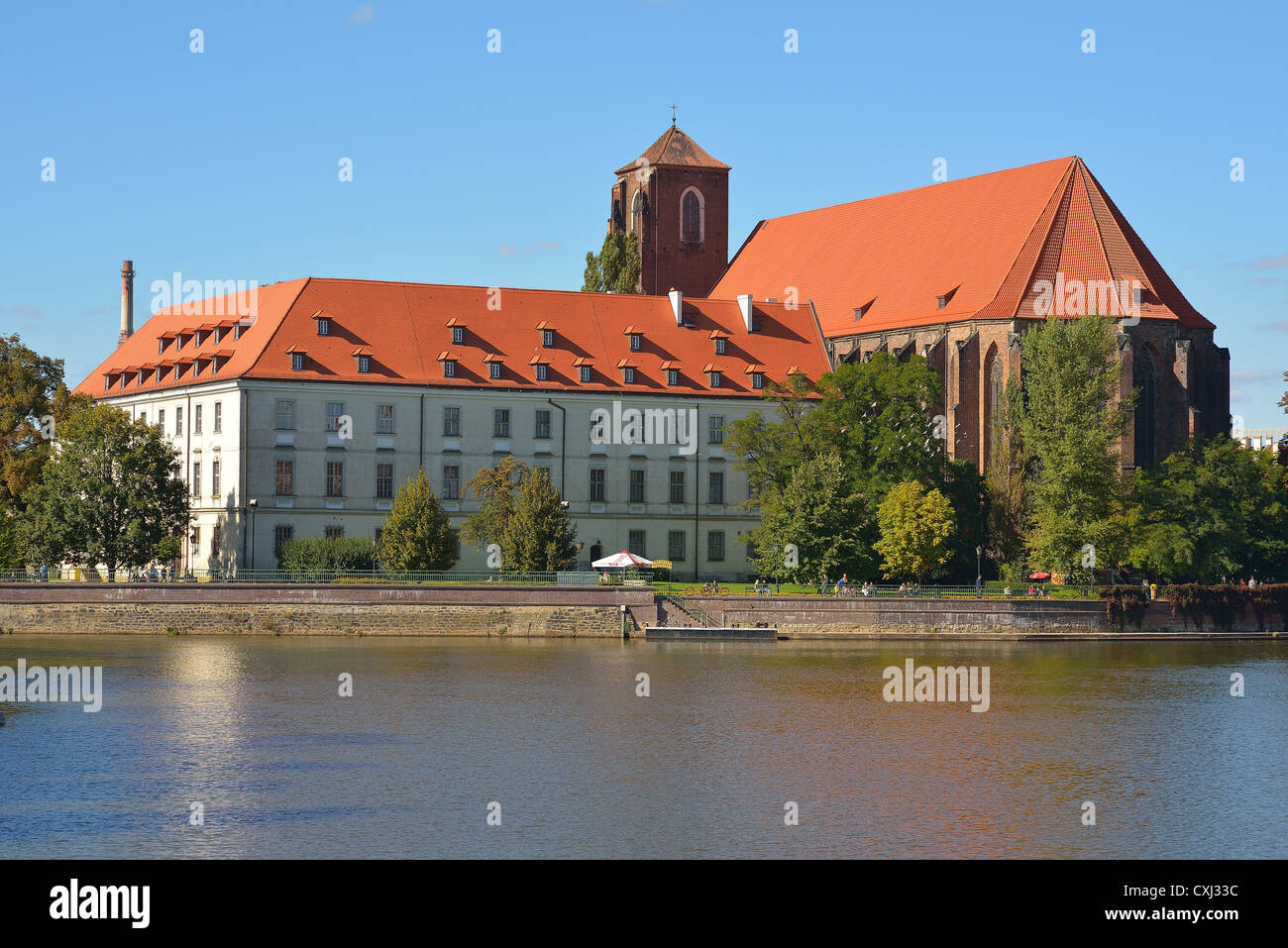 Wroclaw University Library and Odra River Stock Photo - Alamy