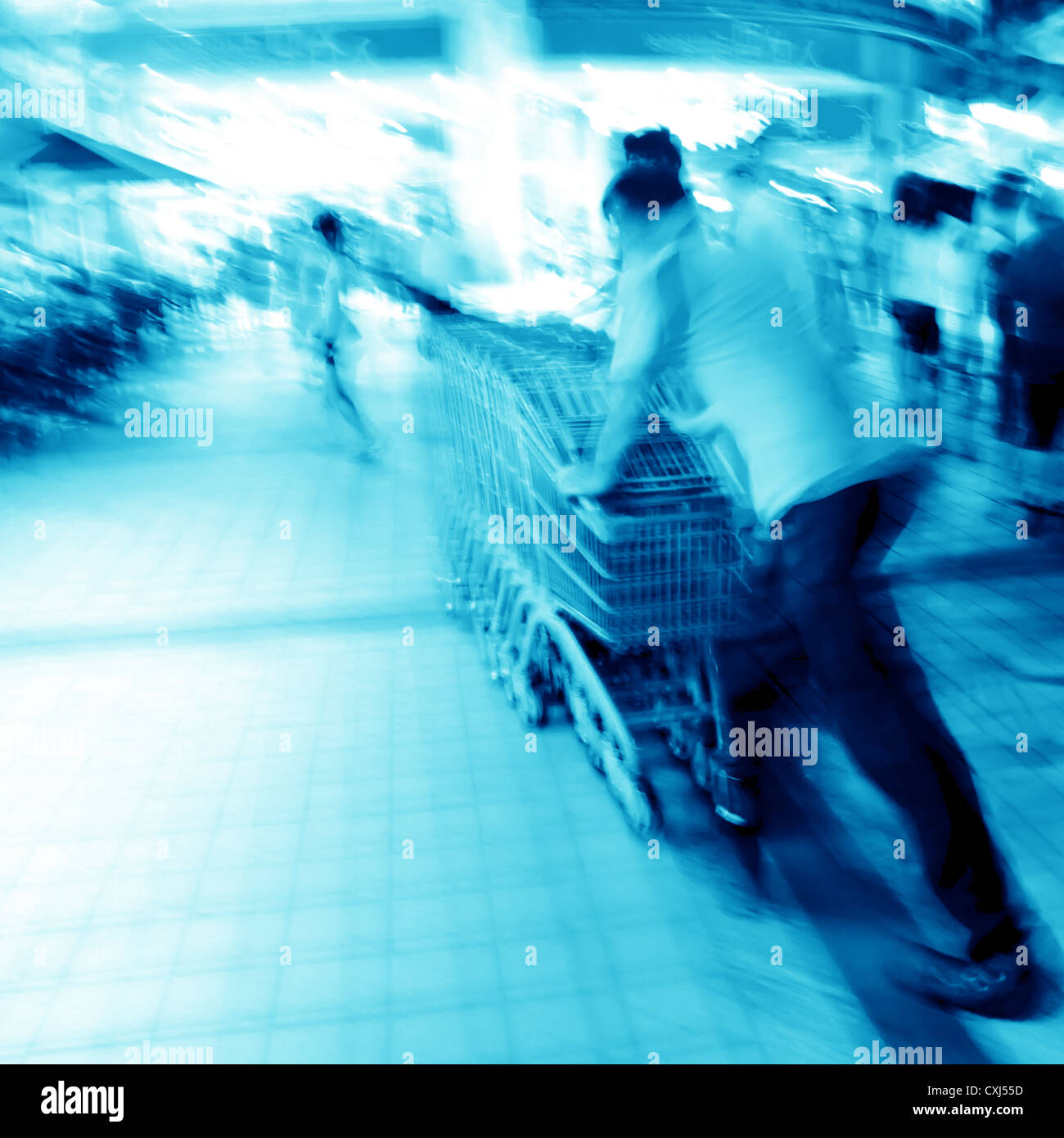 people with shopping cart Stock Photo - Alamy