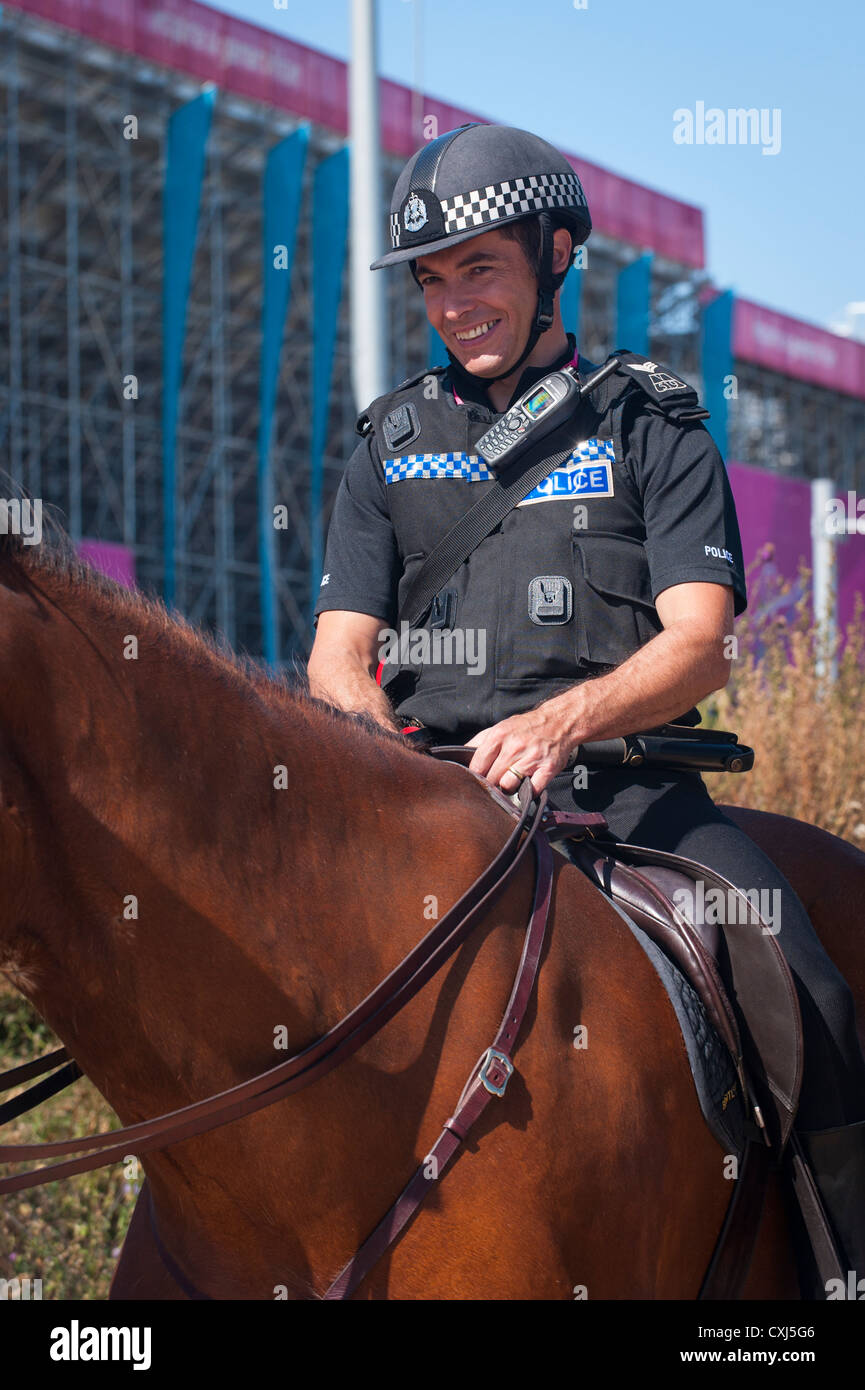 Mounted police smiling uk hi-res stock photography and images - Alamy