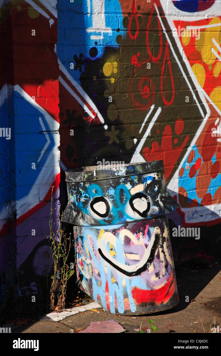 Graffiti covered dustbin hi-res stock photography and images - Alamy