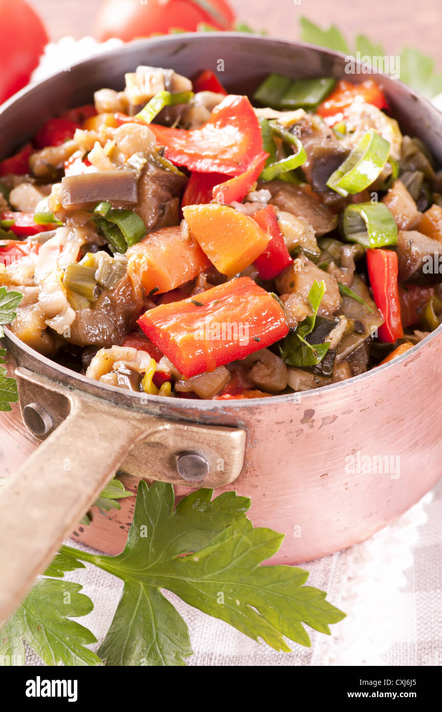 Onion ragout pot hi-res stock photography and images - Alamy