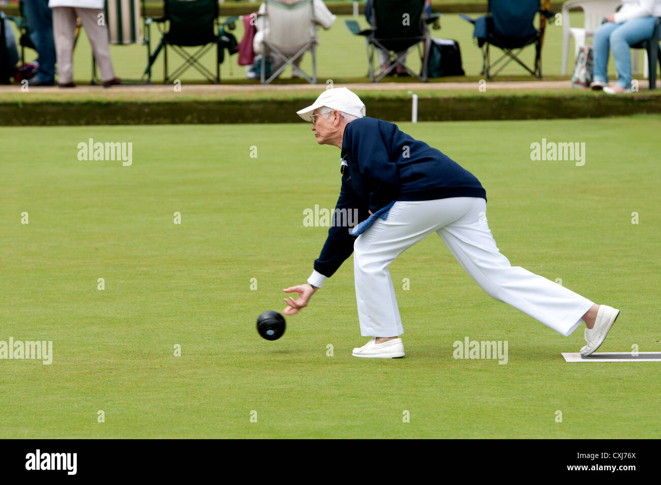 Elderly playing bowls hi-res stock photography and images - Alamy