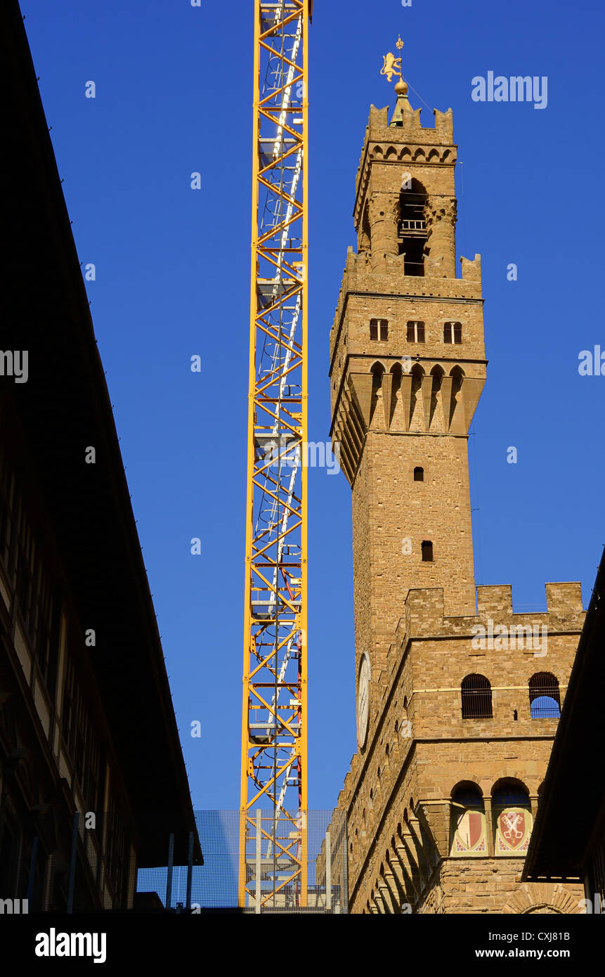 Modern crane hi-res stock photography and images - Alamy