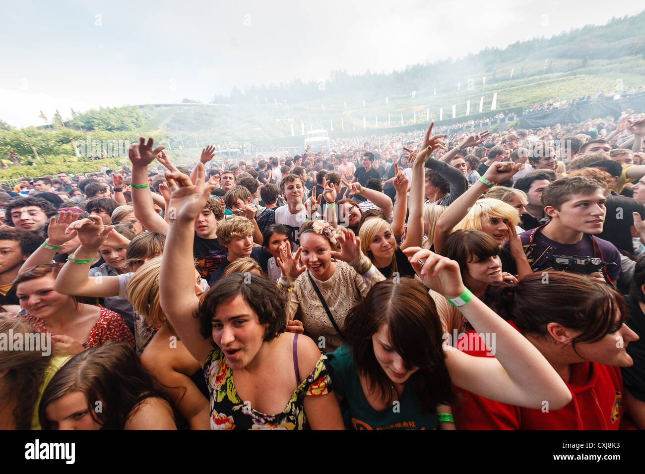 Crowds at the Eden Sessions at the Eden Project in Cornwall Stock Photo ...
