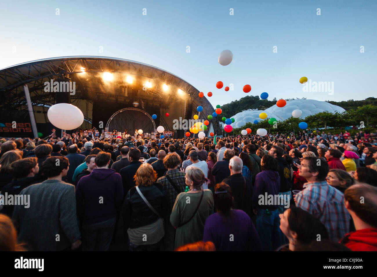 Crowds at the Eden Sessions at the Eden Project in Cornwall Stock Photo ...