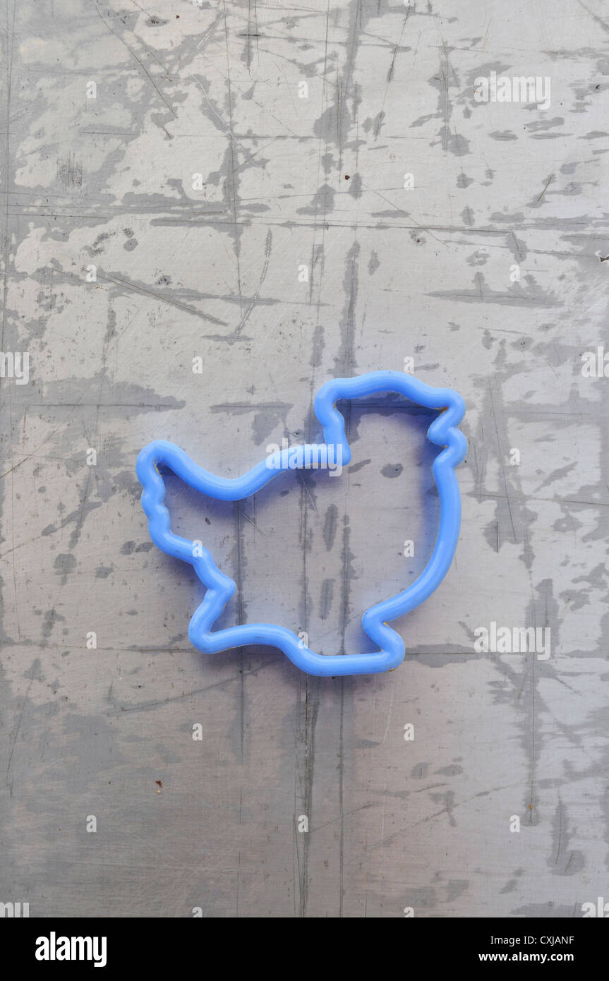 Bird shape cookie cutter hi-res stock photography and images - Alamy