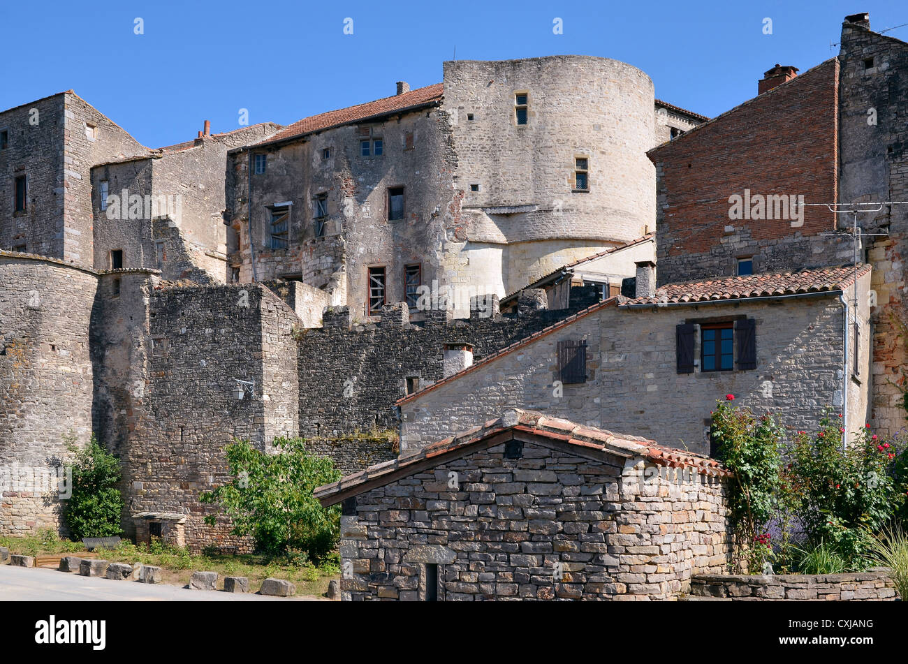 Old village of Cordes-sur-Ciel in southern France, Midi Pyrénées region ...