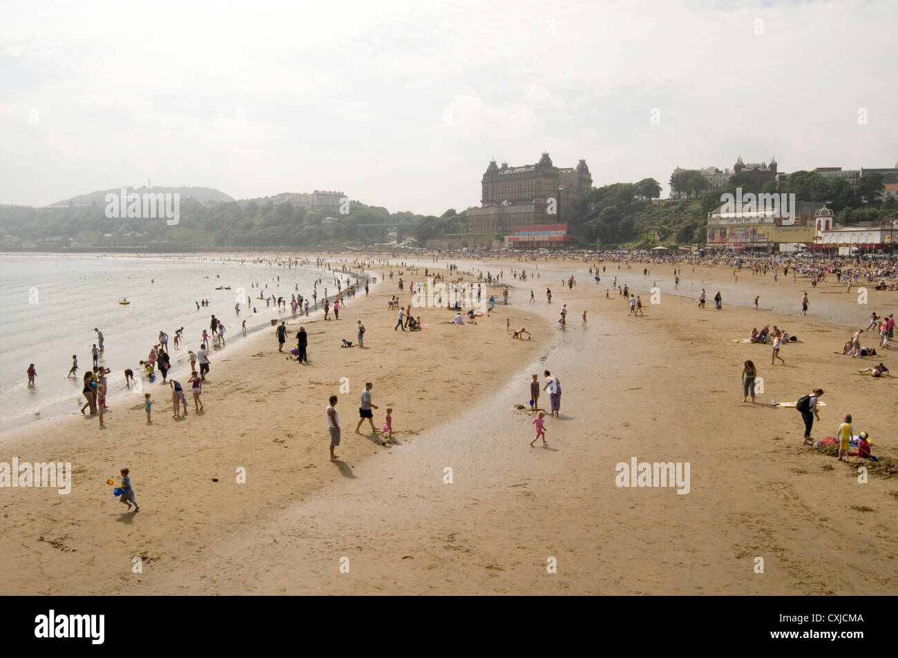 Scarborough beach uk hi-res stock photography and images - Alamy