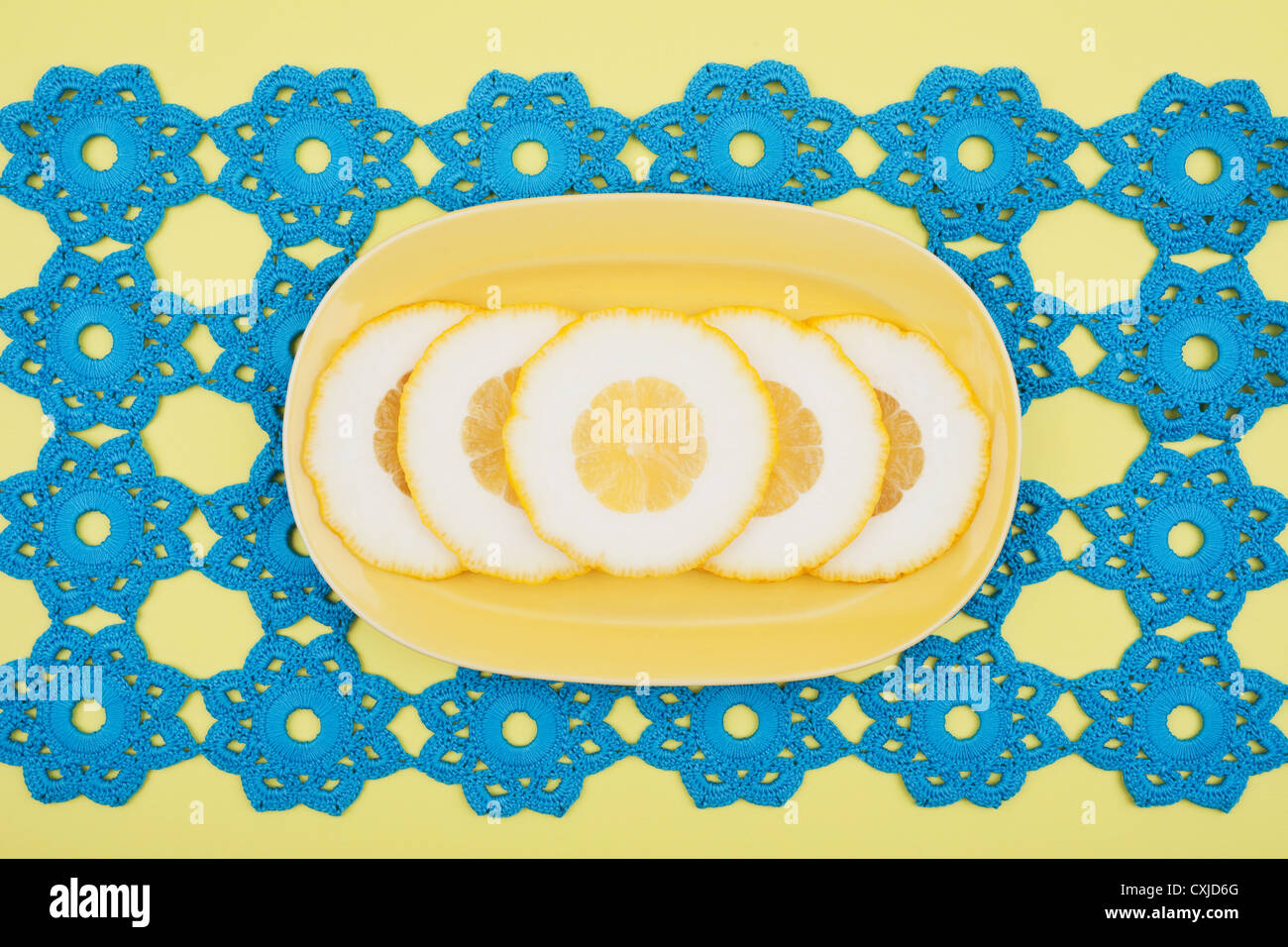Lemon slice on plate Stock Photo - Alamy